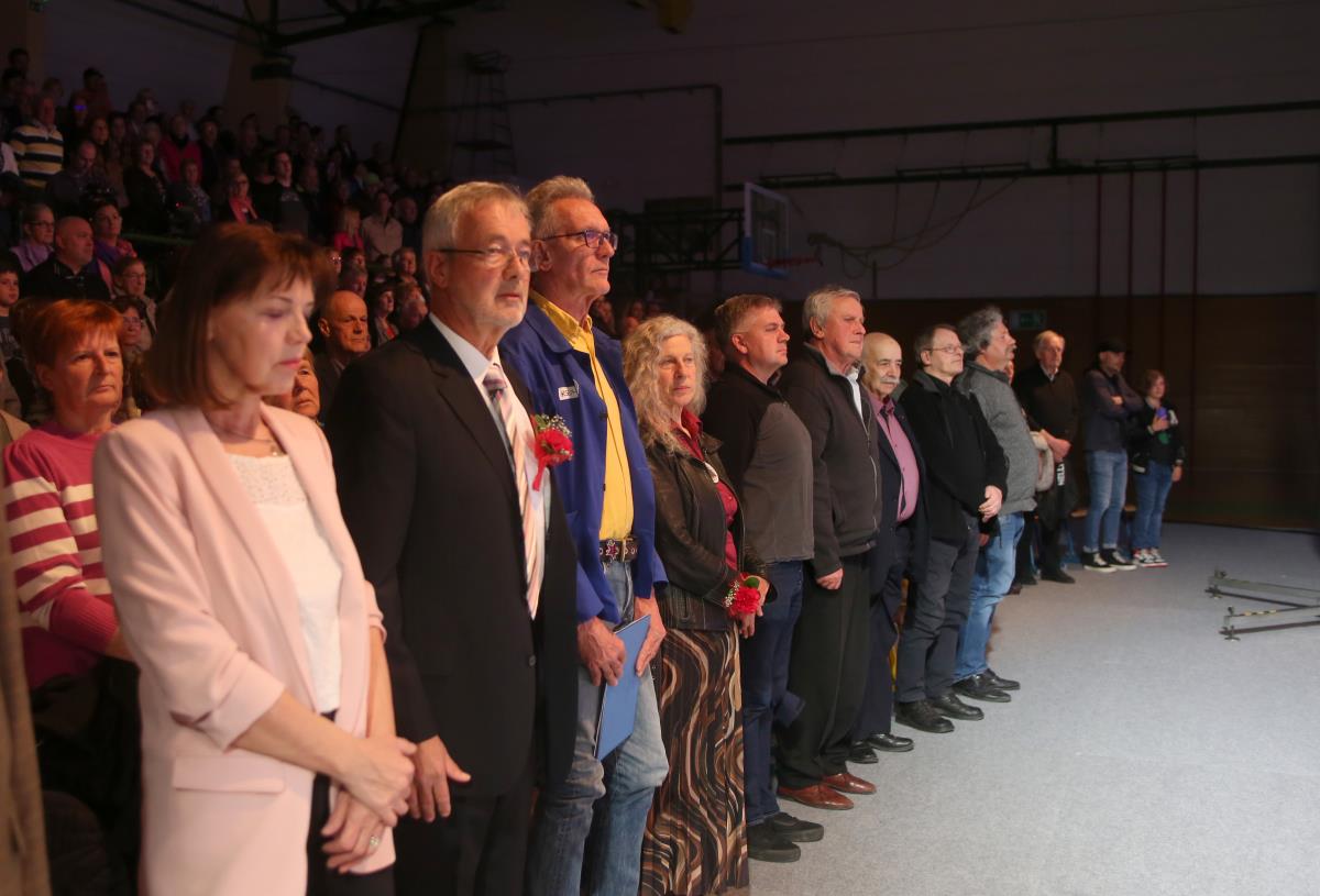 Zdaj zaori pesem o svobodi - cerknica.si