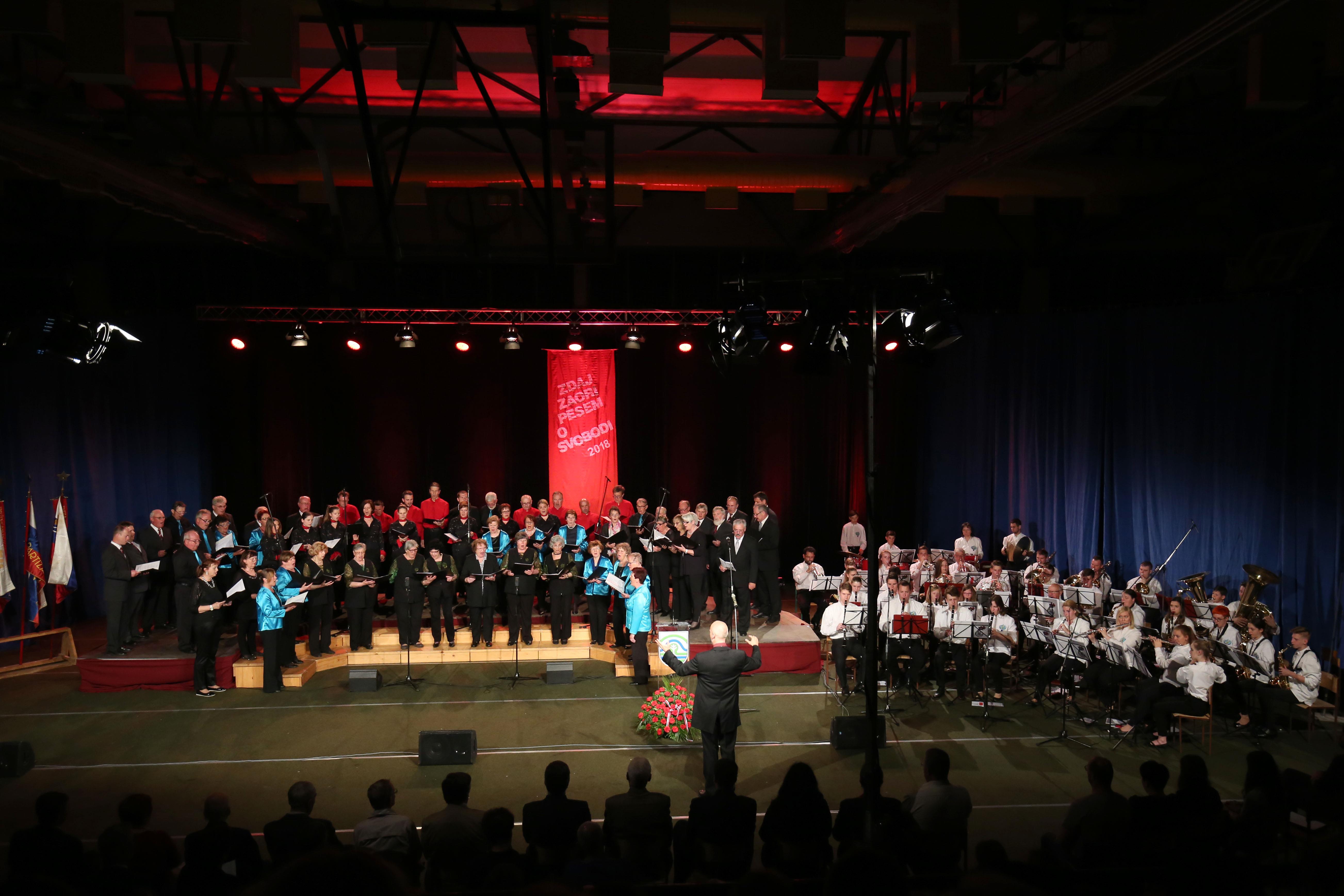 Zdaj zaori pesem o svobodi - cerknica.si